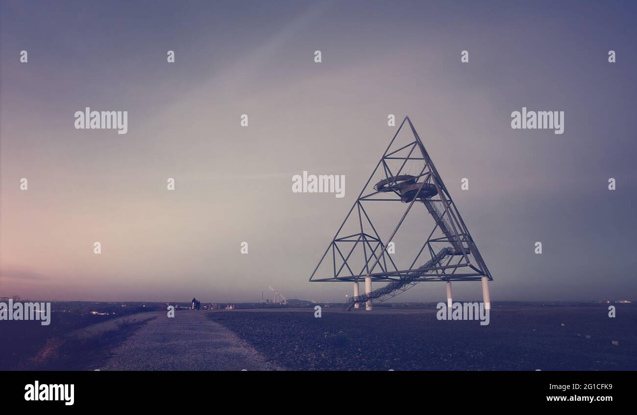 Tetraeder bottrop -Fotos und -Bildmaterial in hoher Auflösung – Alamy
