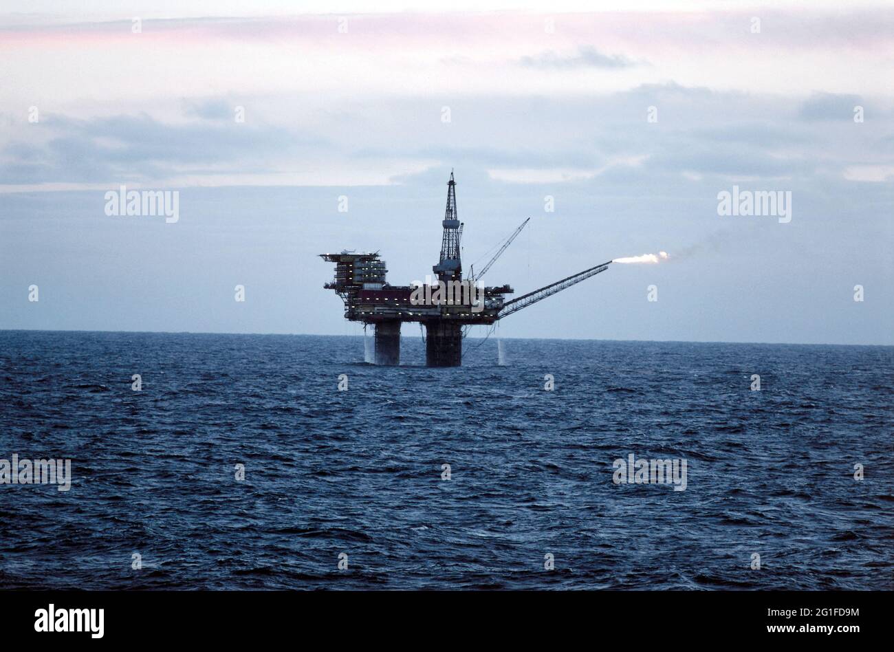 Brent oil production platform -Fotos und -Bildmaterial in hoher ...