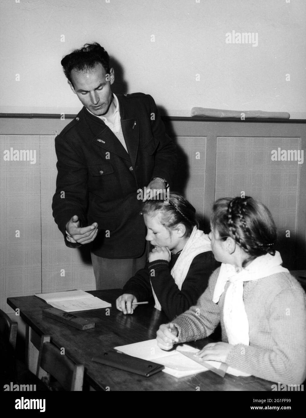 1950s teacher -Fotos und -Bildmaterial in hoher Auflösung – Alamy