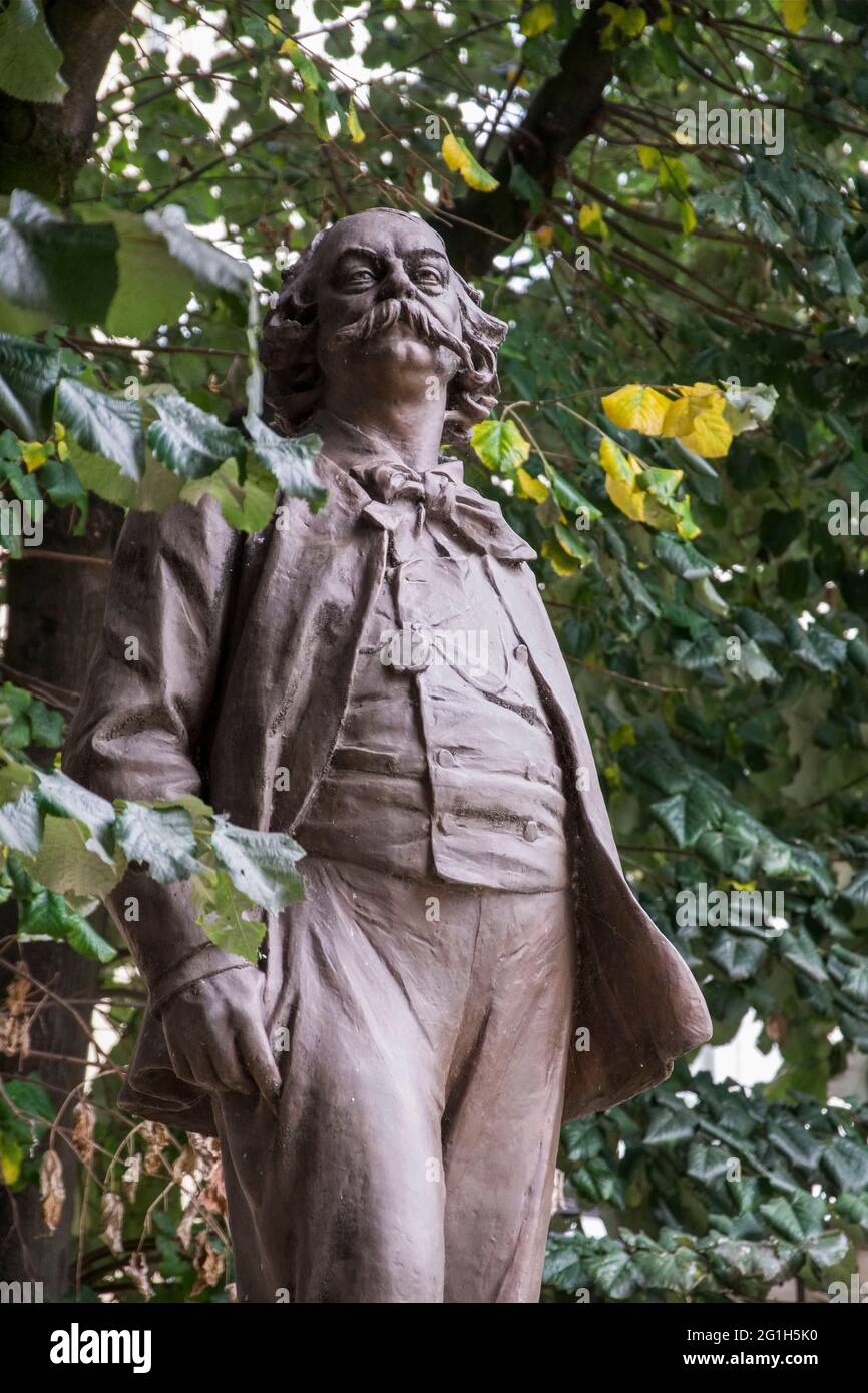 Rouen (Normandie, Nordfrankreich): Statue von Gustave Flaubert vom ...