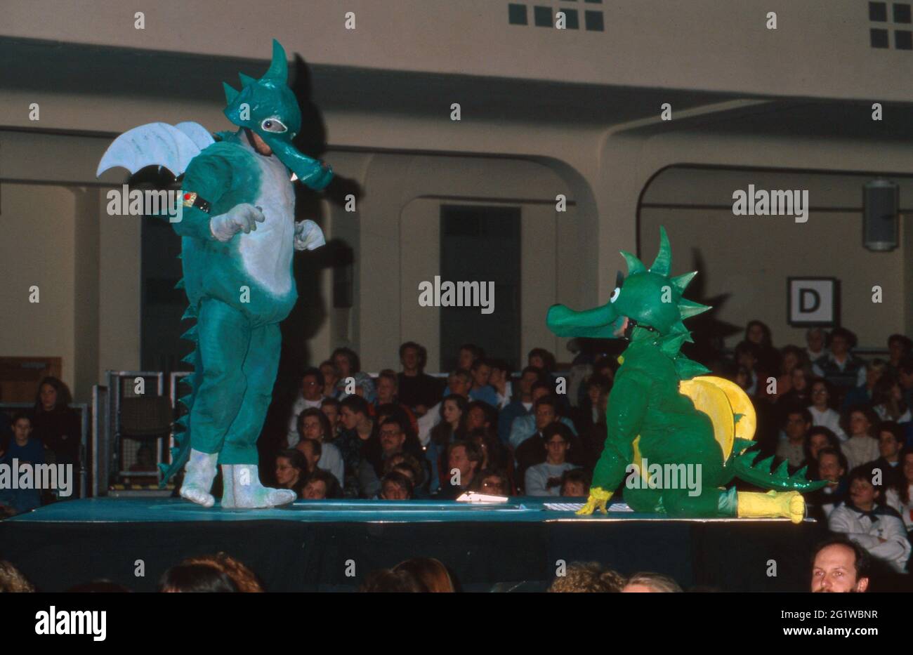 Tabaluga und sein Vater bei der Premiere vom Musical 'Tabaluga und ...