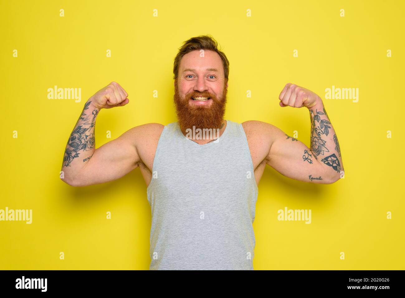 Muskulöser mann mit tätowierungen -Fotos und -Bildmaterial in hoher Auflösung – Alamy