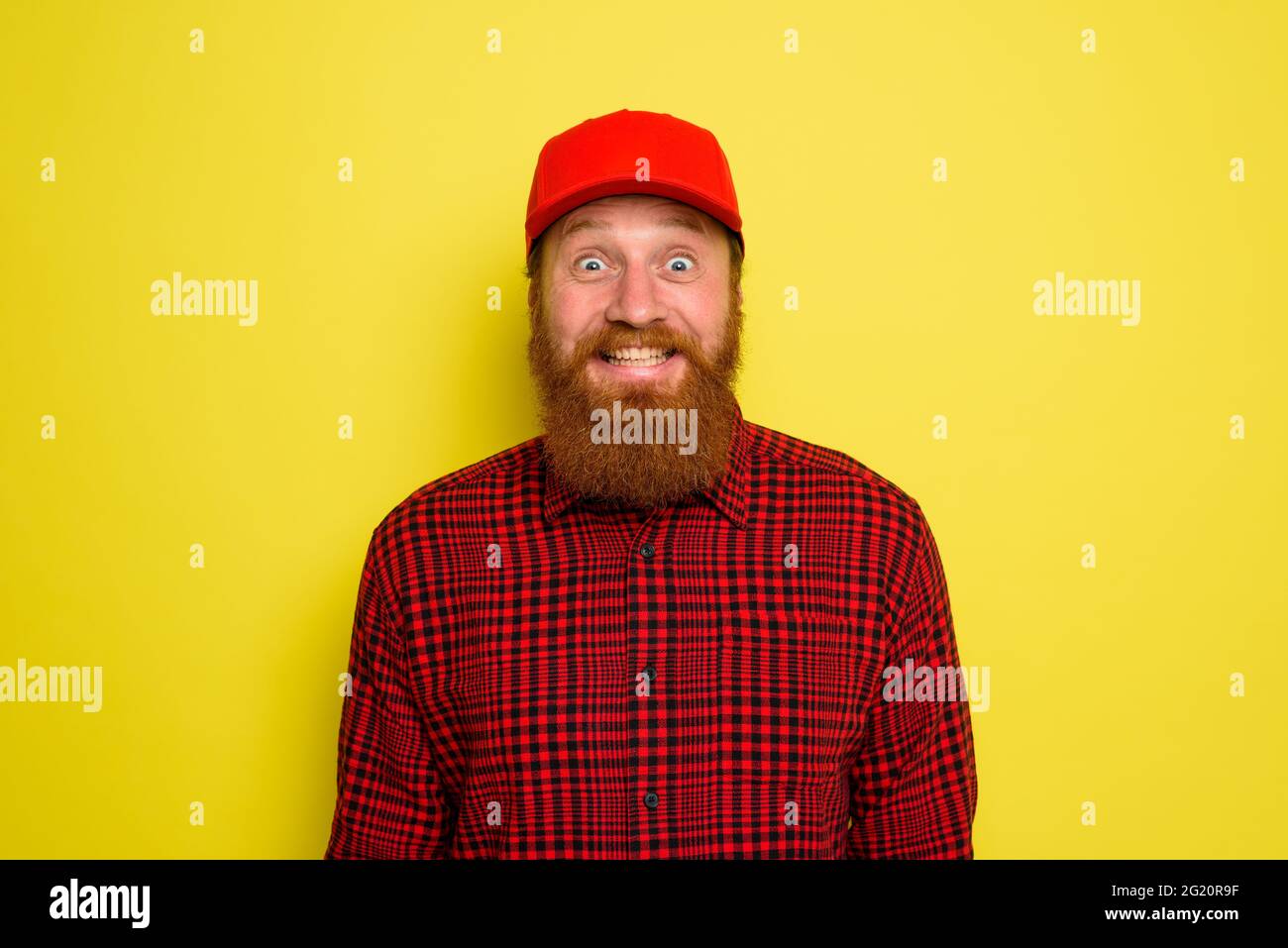 Mann mit dem gelben hut -Fotos und -Bildmaterial in hoher Auflösung – Alamy