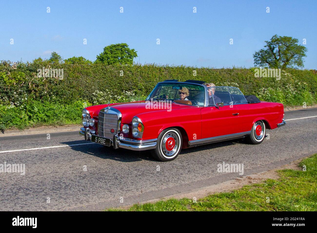 öffnen sie oben mercedes -Fotos und -Bildmaterial in hoher Auflösung – Alamy