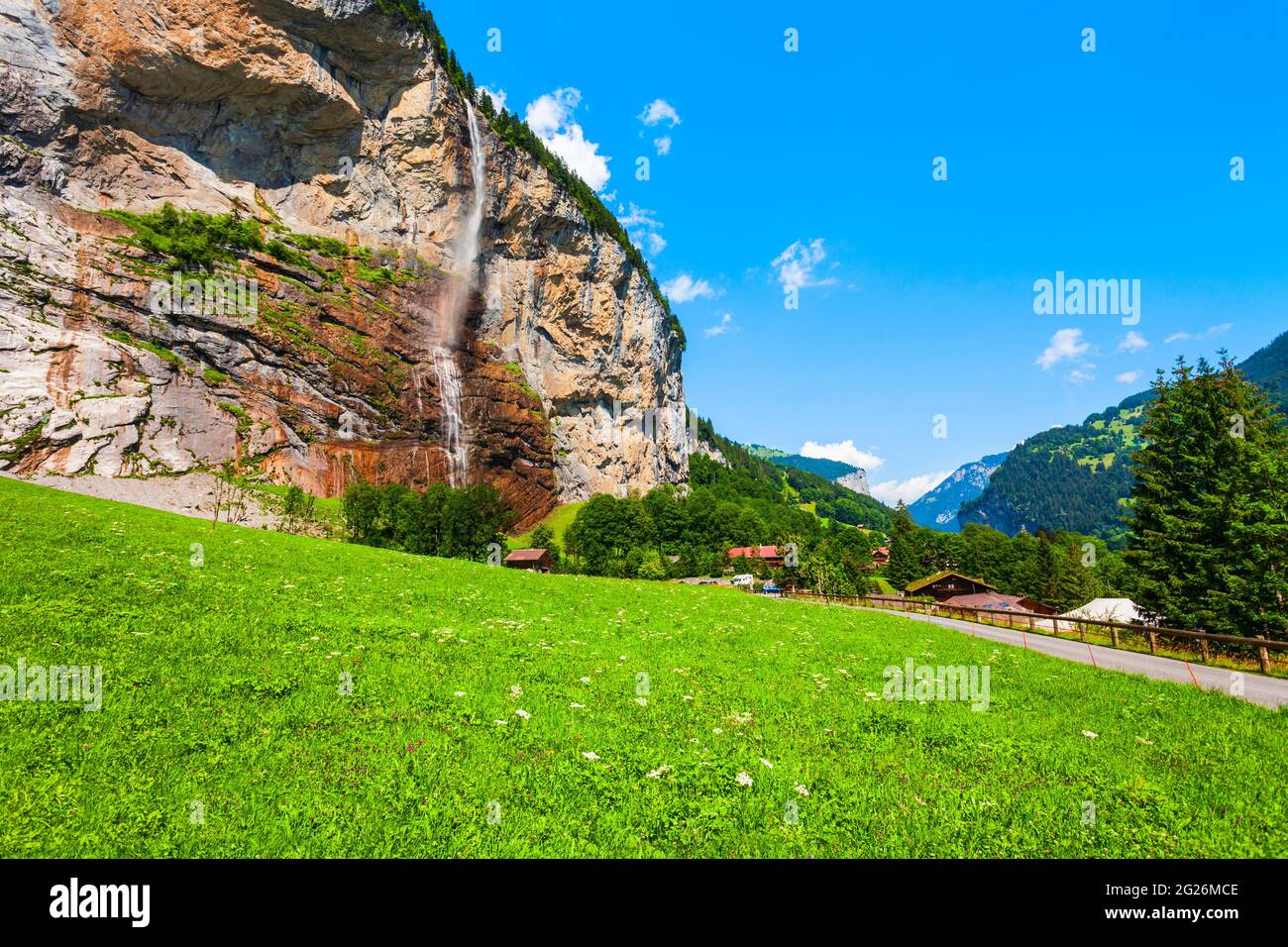 Staubbachfall Wasserfall Wasserfall im Lauterbrunnental in Interlaken ...
