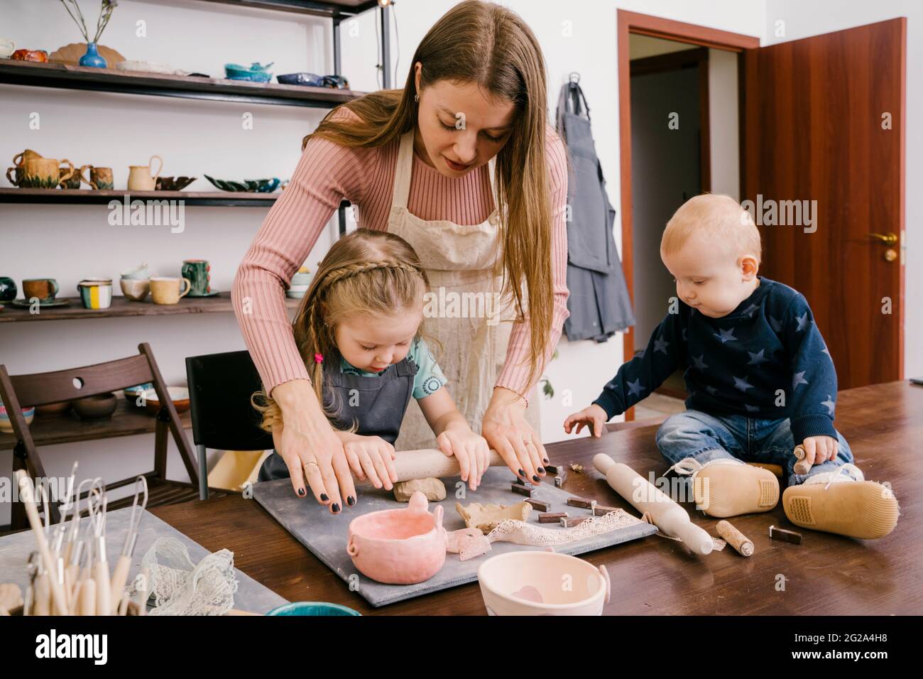 Ton rollen -Fotos und -Bildmaterial in hoher Auflösung – Alamy