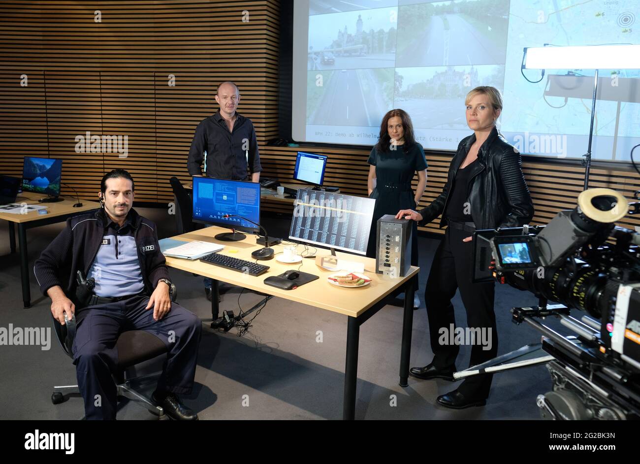 Leipzig, Deutschland. Juni 2021. Die Schauspieler Tayfun Baydar (l-r ...