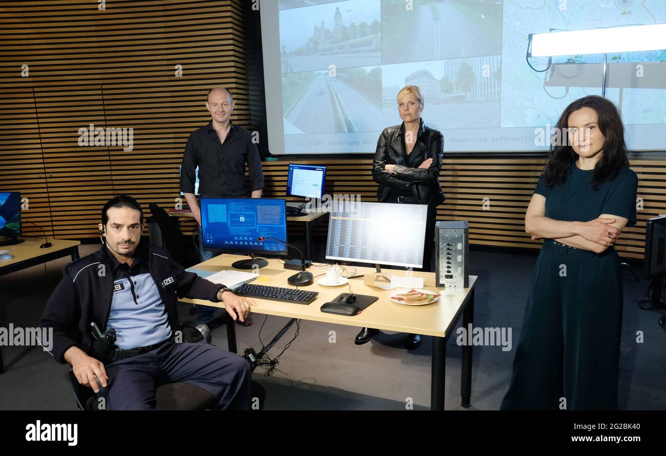 Leipzig, Deutschland. Juni 2021. Die Schauspieler Tayfun Baydar (l-r ...