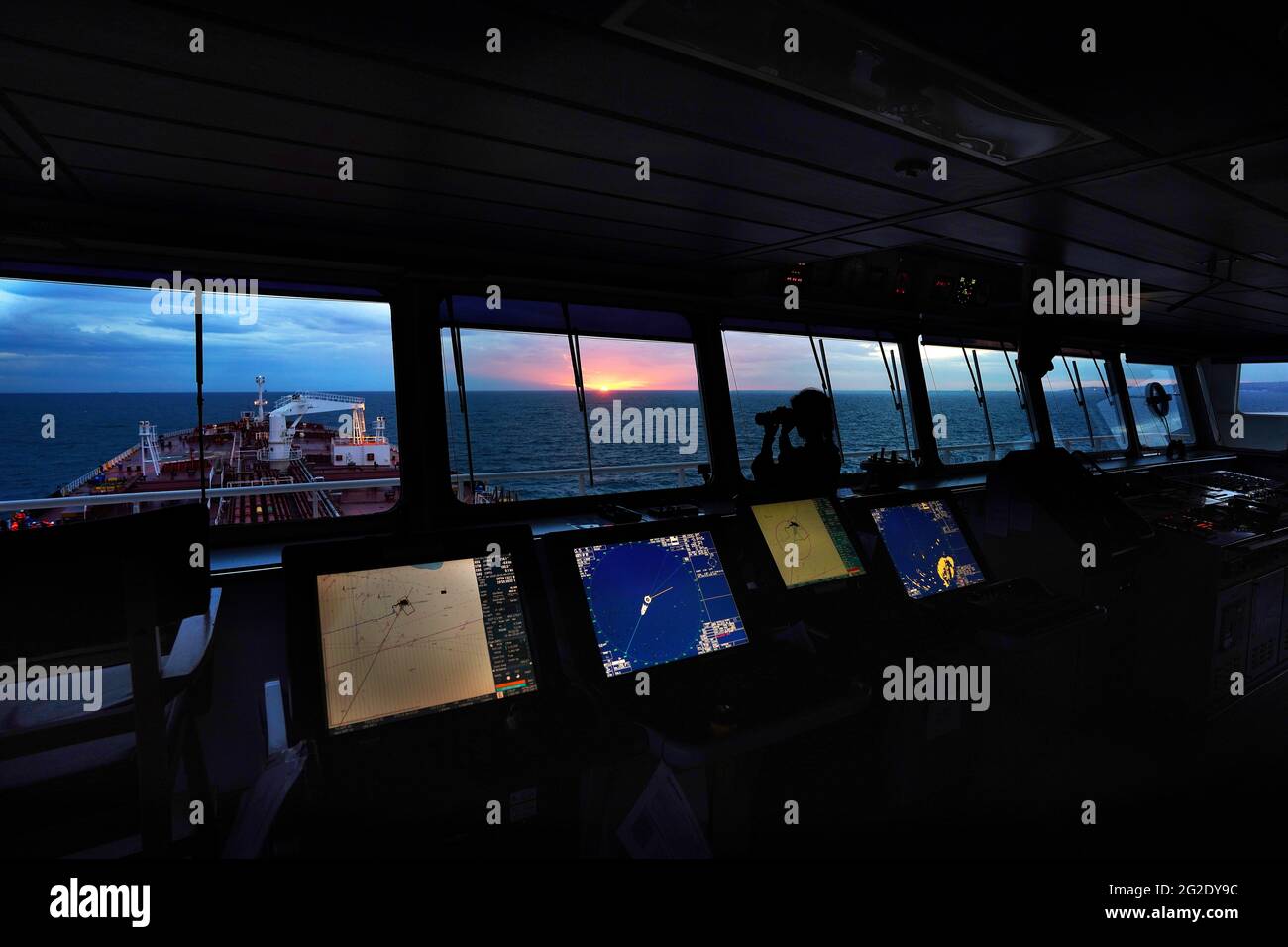 Segelschiff Am Horizont Stockfotos und -bilder Kaufen - Alamy