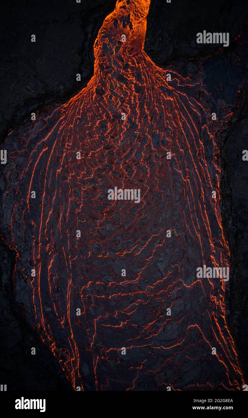 Lava vom fagradalsfjall vulkan -Fotos und -Bildmaterial in hoher ...