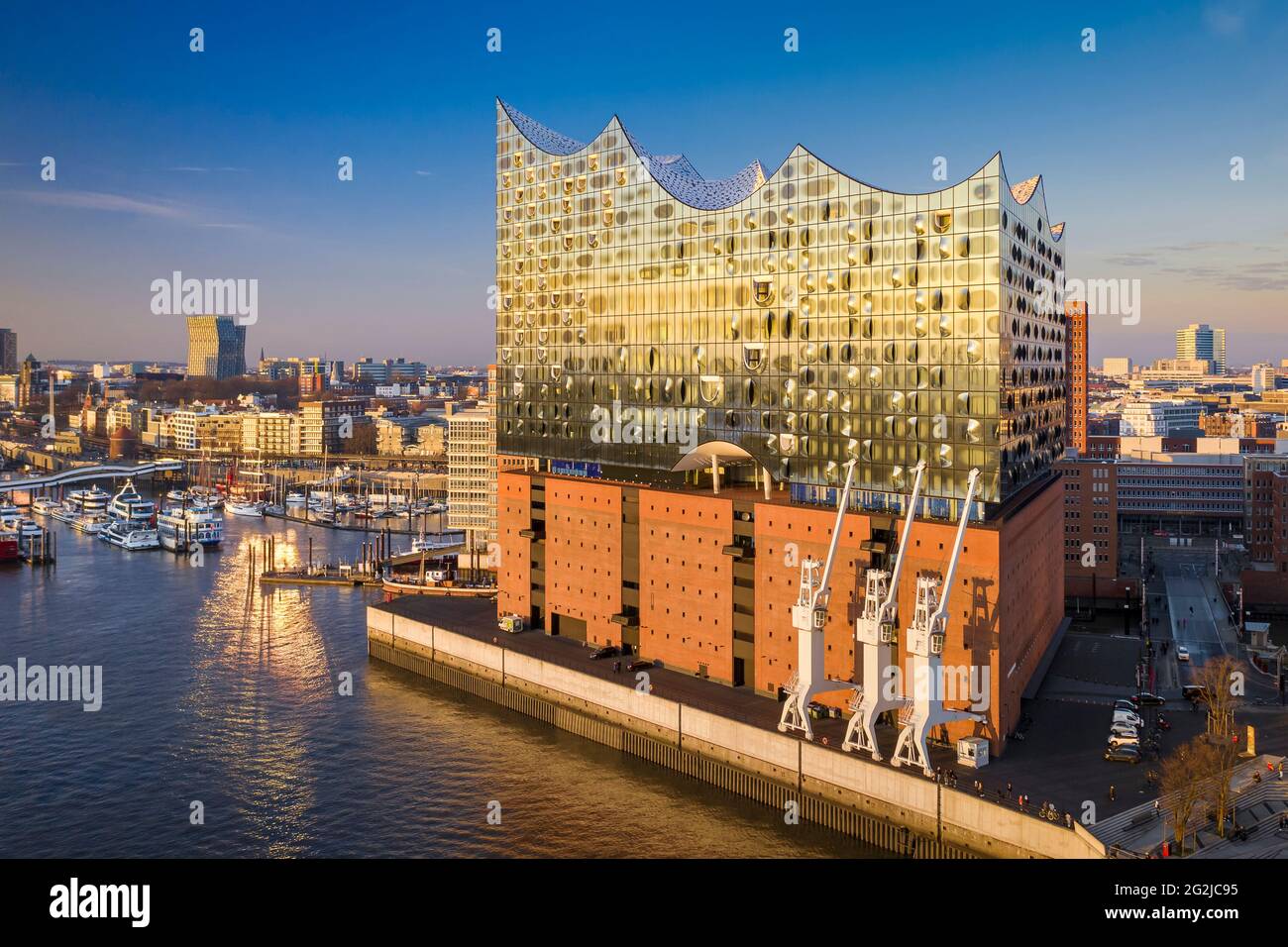 Elbphilharmonie im hamburger hafen -Fotos und -Bildmaterial in hoher ...
