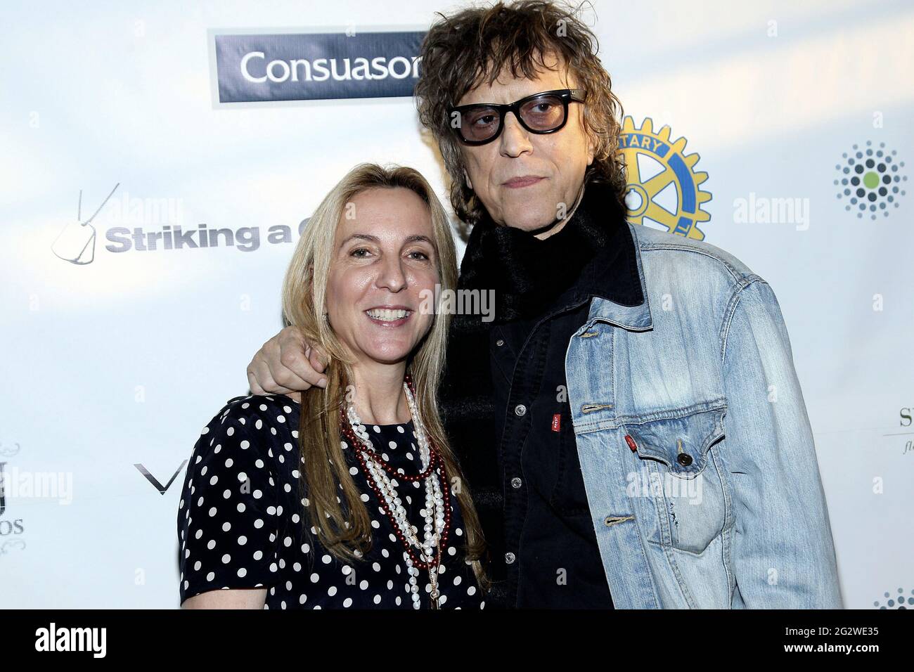 New York, NY, USA. 16. Mai 2012. Susan Rockefeller, Mick Rock bei der ...