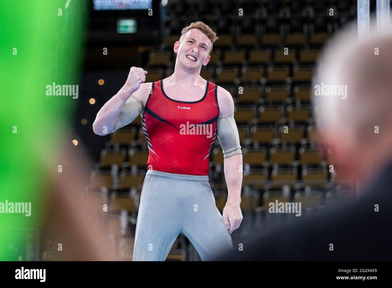 Nils dunkel gymnastik -Fotos und -Bildmaterial in hoher Auflösung – Alamy