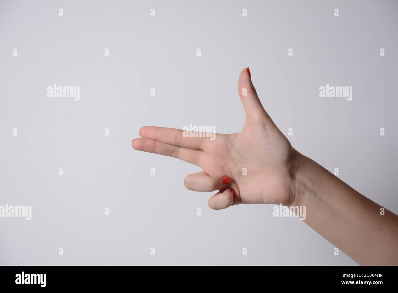 Mädchen Zeigt Pistole Stockfotos und -bilder Kaufen - Alamy