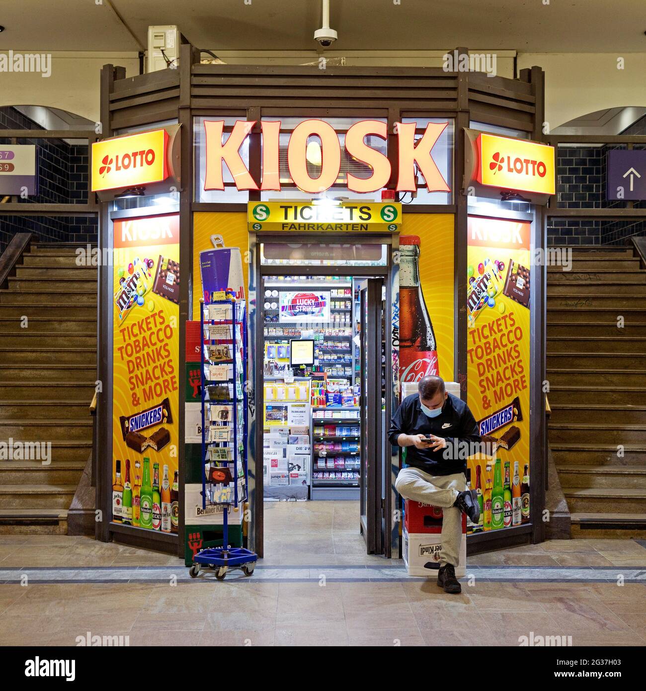 Bahnhof kiosk -Fotos und -Bildmaterial in hoher Auflösung – Alamy