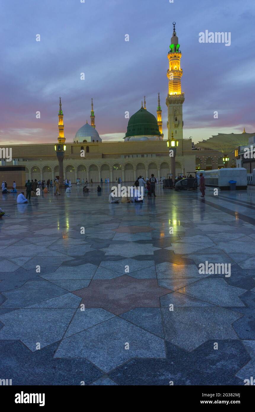 Die Moschee des Heiligen Propheten (Masjid Nabawi) in Madinah, Saudi ...