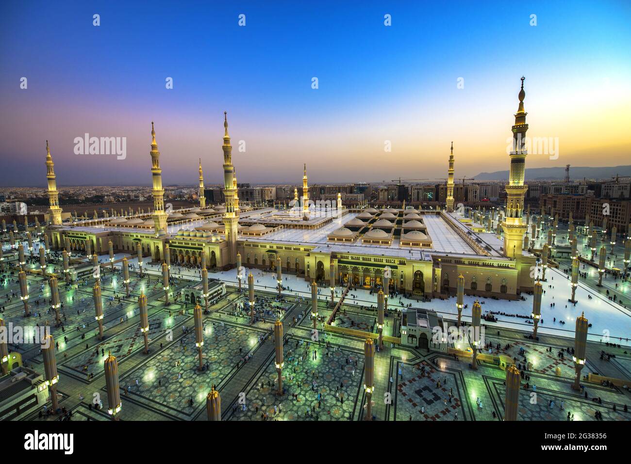 Die Moschee des Heiligen Propheten (Masjid Nabawi) in Madinah, Saudi ...