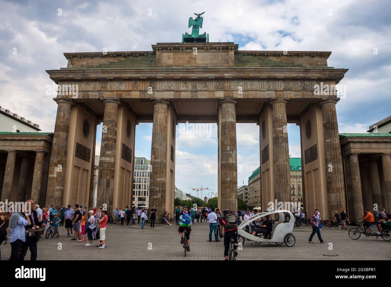 Berlin this is a former city gate -Fotos und -Bildmaterial in hoher ...
