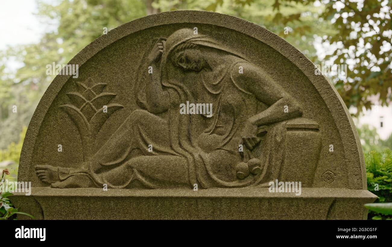 Historisches Grabmal, Grabstein, Relief, allegorische Figur, Friedhof ...