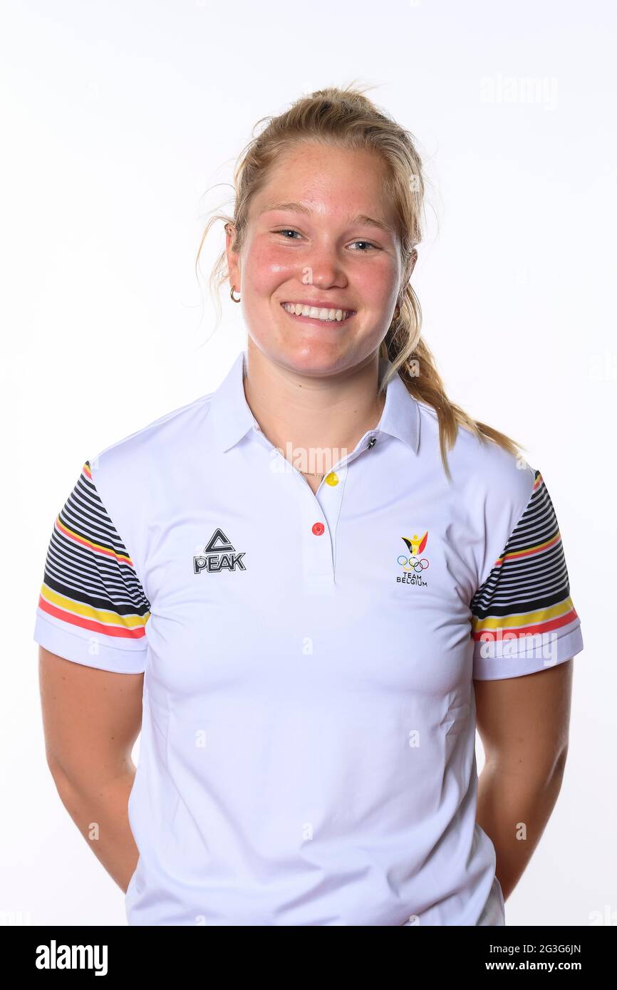 Anouk Geurts posiert für den Fotografen bei einem Fotoshooting für das ...