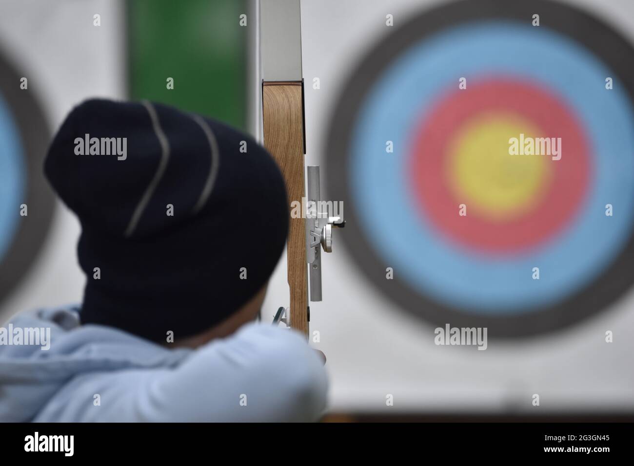 Bow shooting -Fotos und -Bildmaterial in hoher Auflösung – Alamy