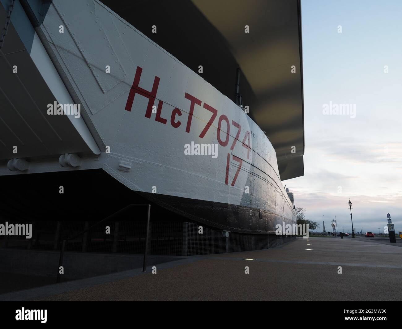 LCT 7074 im D Day Museum in Southsea, Portsmouth. LCT 7074 ist der ...