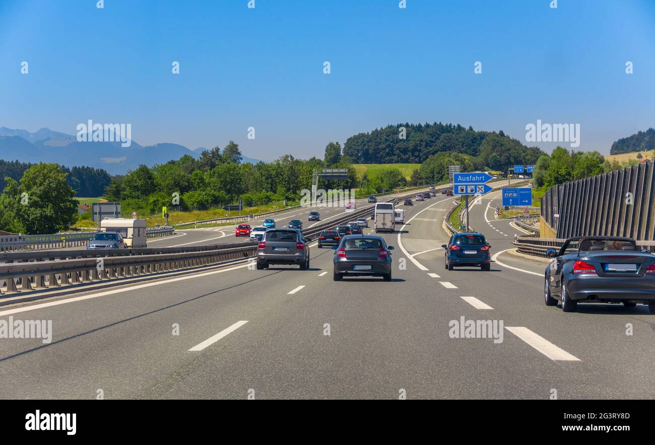 Autobahnen fahren -Fotos und -Bildmaterial in hoher Auflösung – Alamy