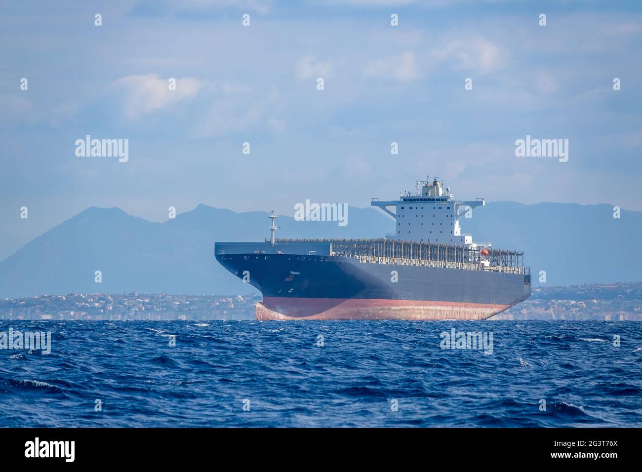 Cargo ship empty -Fotos und -Bildmaterial in hoher Auflösung – Alamy