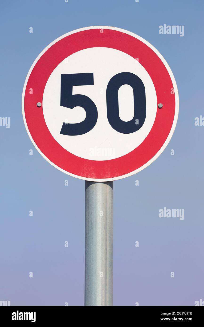 Tempolimit 50 Stockfotos und -bilder Kaufen - Alamy