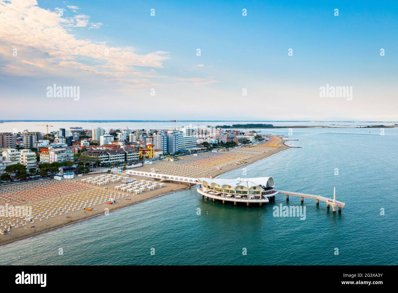 Beach of lignano sabbiadoro -Fotos und -Bildmaterial in hoher Auflösung ...