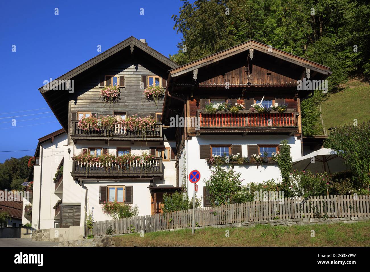 Typisches bayerisches haus -Fotos und -Bildmaterial in hoher Auflösung ...