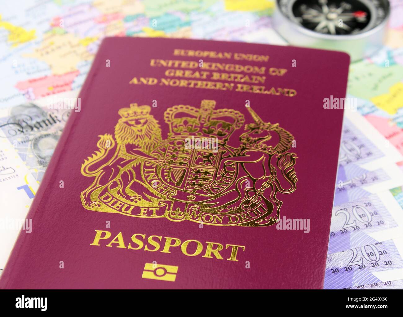 Kompass geld -Fotos und -Bildmaterial in hoher Auflösung – Alamy