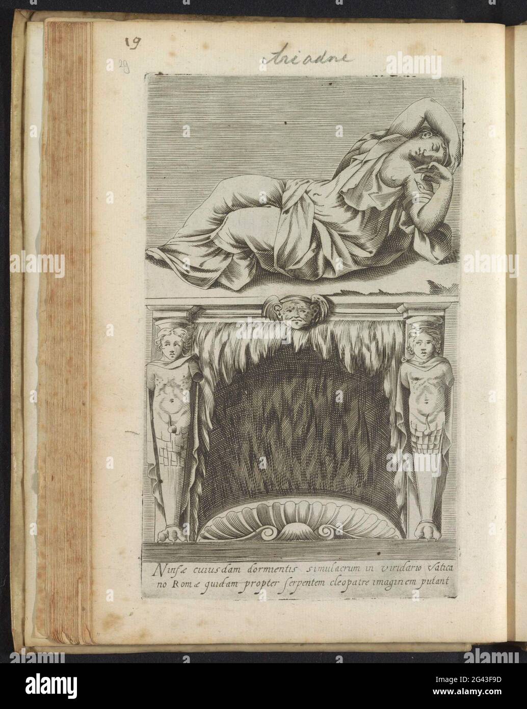 Sculptur slapende Ariadne boven een van de Schouw ; Slapende Cleopatra ...