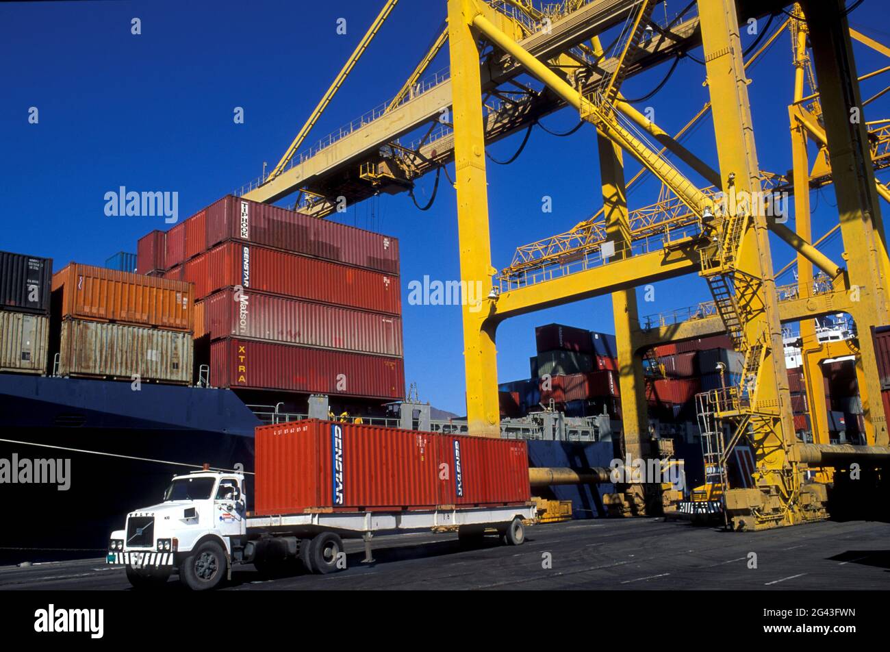 Khor Fakkan Container Terminal Stockfotos und -bilder Kaufen - Alamy