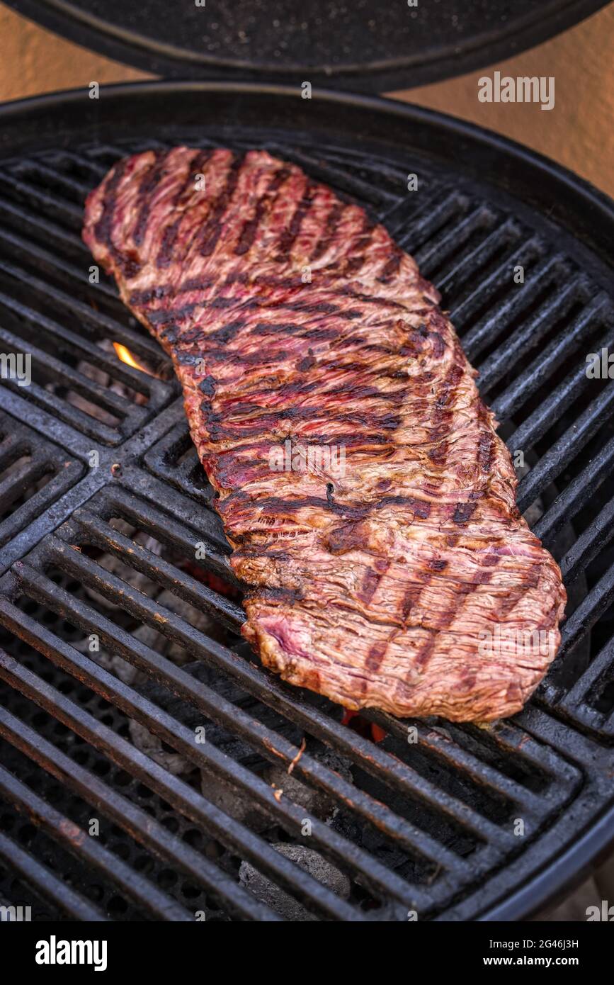 Barbecue Wagyu Bavette Beef Steak Vorbereitung als Nahaufnahme auf ...