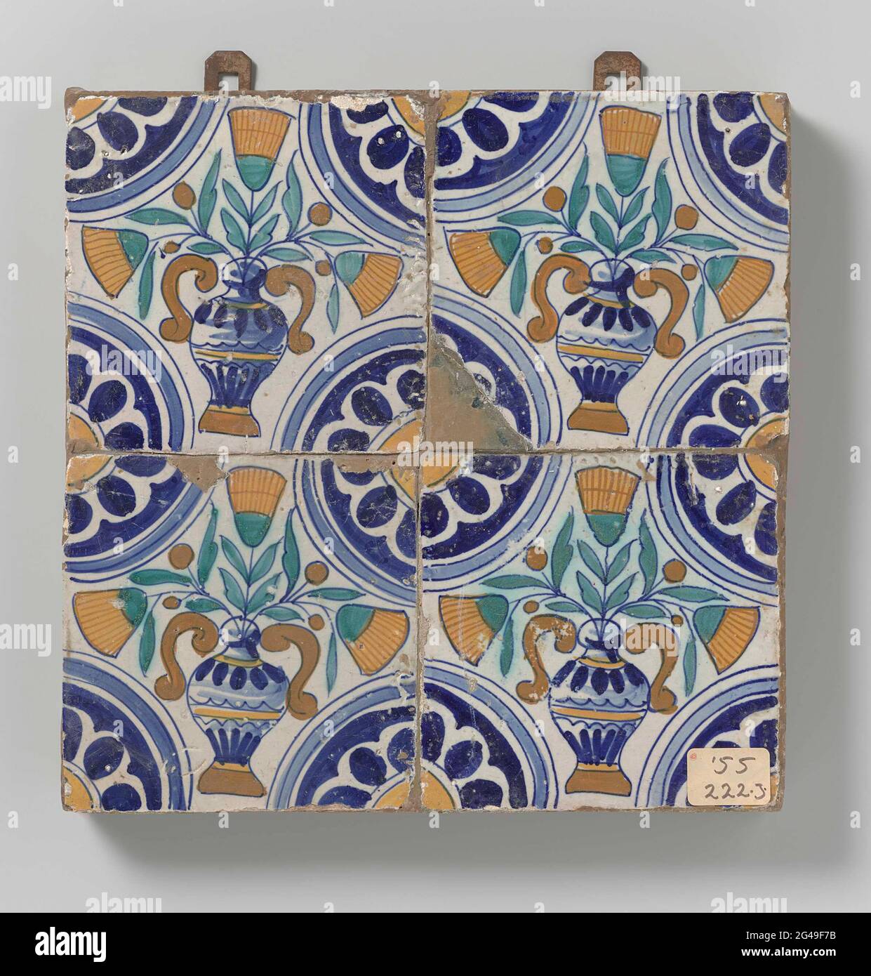 Feld von vier Fliesen mit Blumentöpfen. Vier Fliesen Feld (2 x 2) mit ...