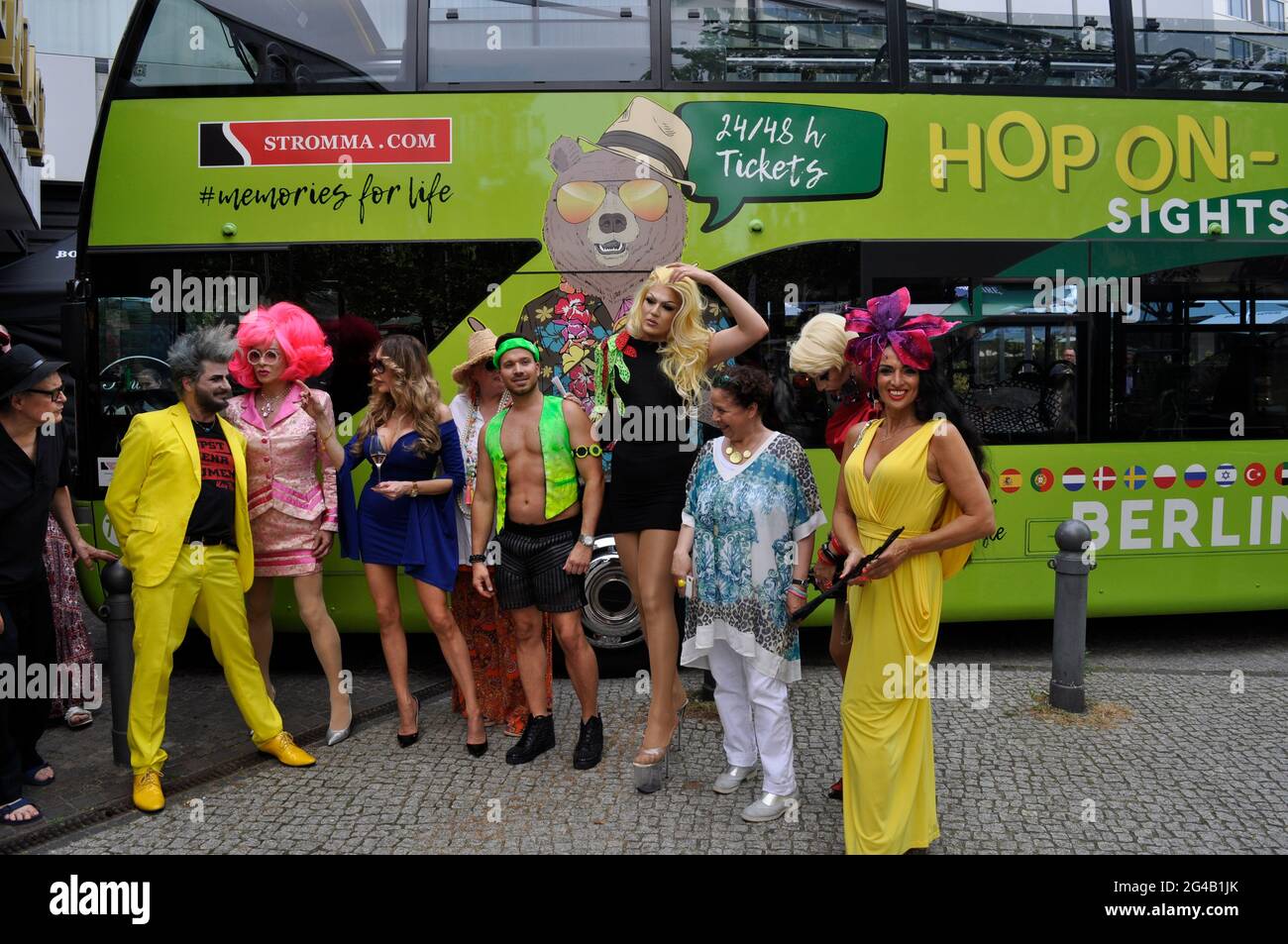 Julian F.M. Stoeckel, Henry de Winter, Cindy Berger, Marco Tornese ...