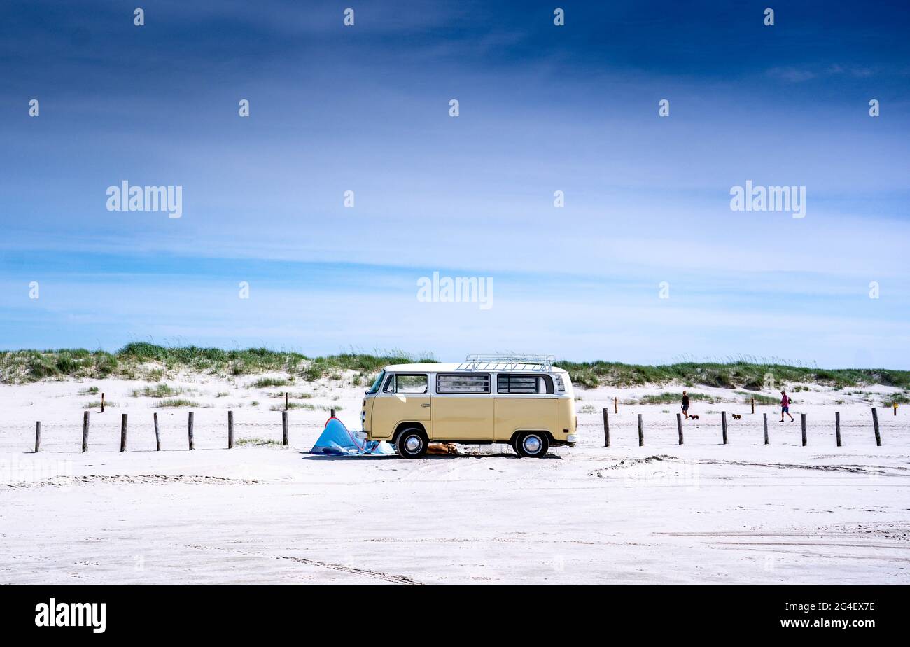 St. Peter Ording, Deutschland. Juni 2021. Camper parken mit einem ...