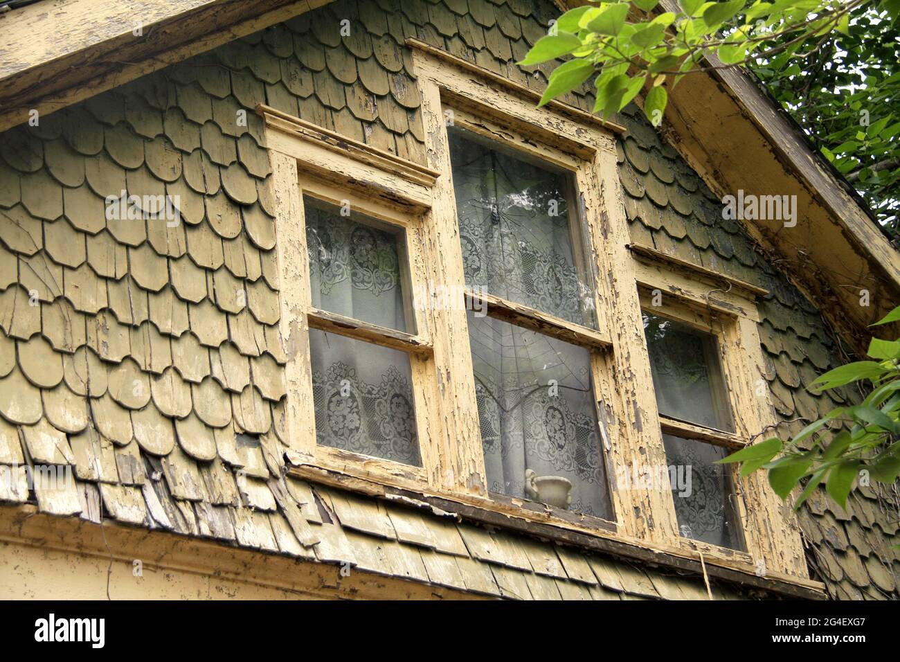 Fassade mit holzschindeln -Fotos und -Bildmaterial in hoher Auflösung ...