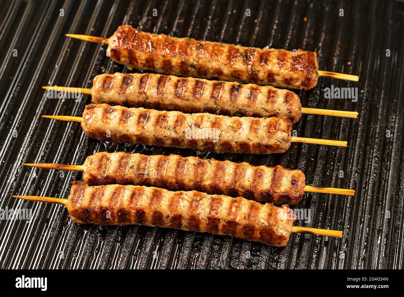 Cevapi cevapcici traditional bosnian meat -Fotos und -Bildmaterial in ...