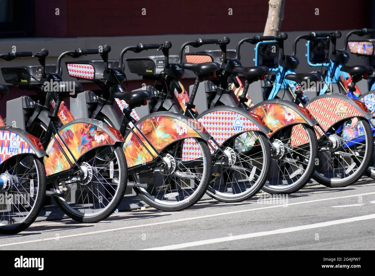 Lyft bikes -Fotos und -Bildmaterial in hoher Auflösung – Alamy