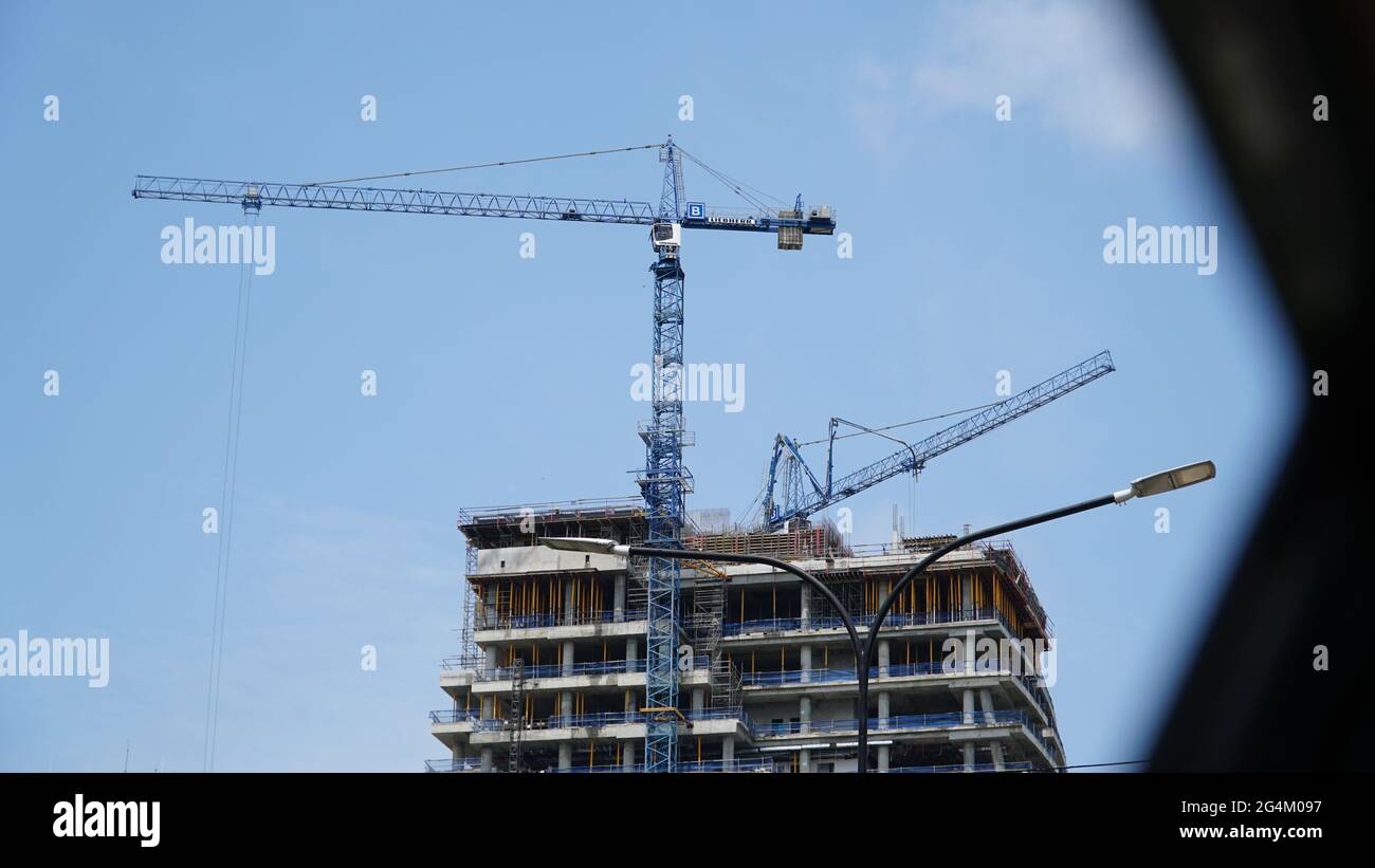 Bau des Firmensitz von Famfa Oil Limited durch Julius Berger Nigeria ...