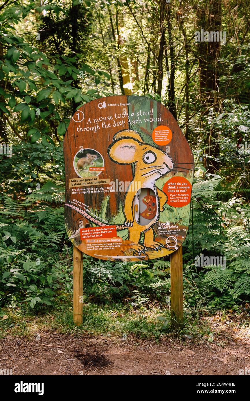 Gruffalo illustriertes schild -Fotos und -Bildmaterial in hoher ...