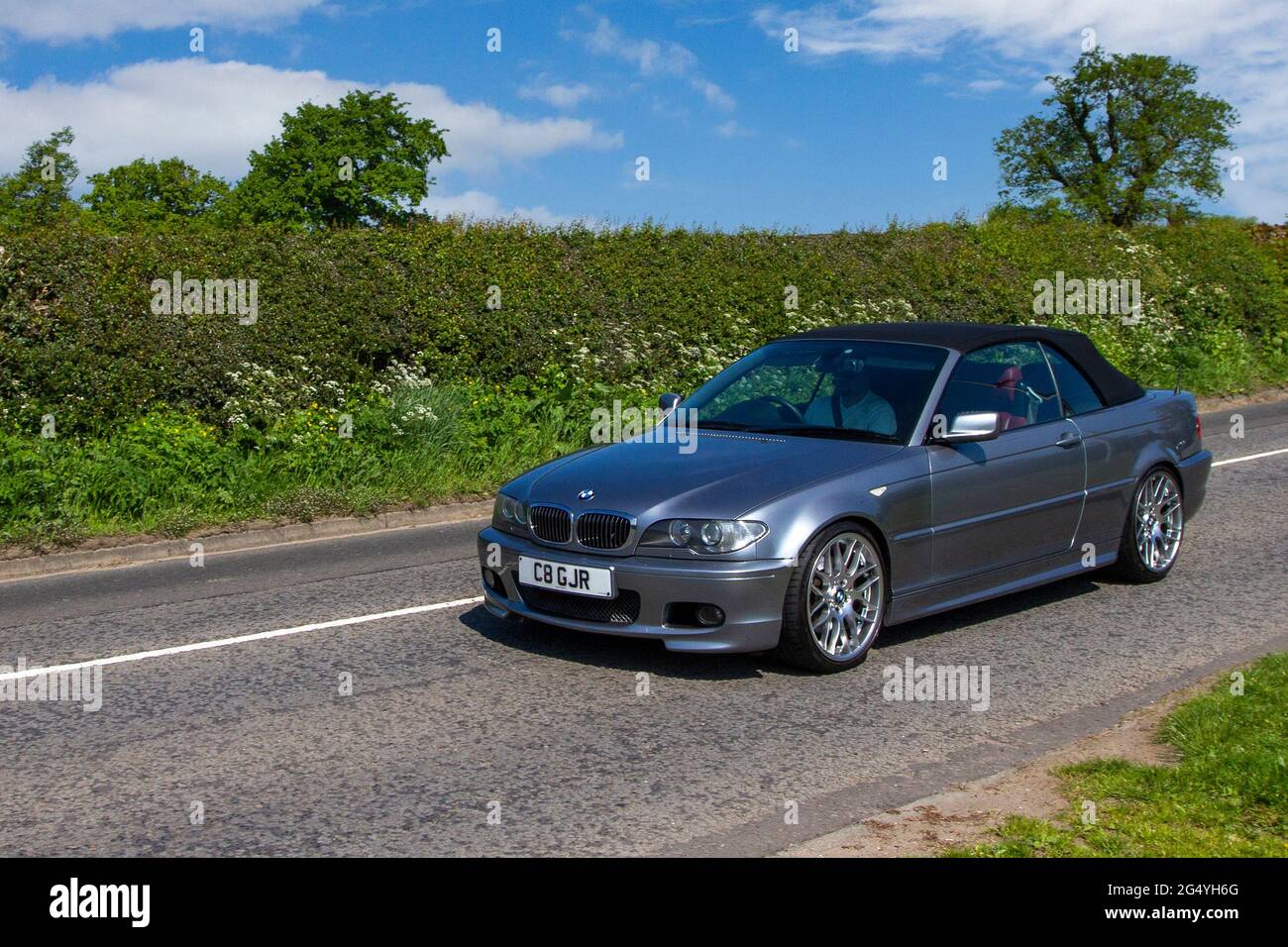 Offene zweisitzer ragtops -Fotos und -Bildmaterial in hoher Auflösung ...