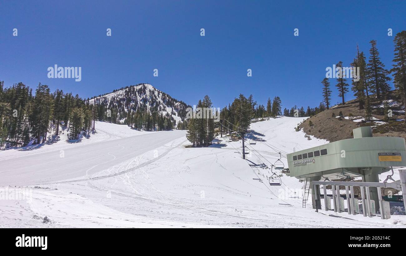 Skipiste beschneit -Fotos und -Bildmaterial in hoher Auflösung – Alamy