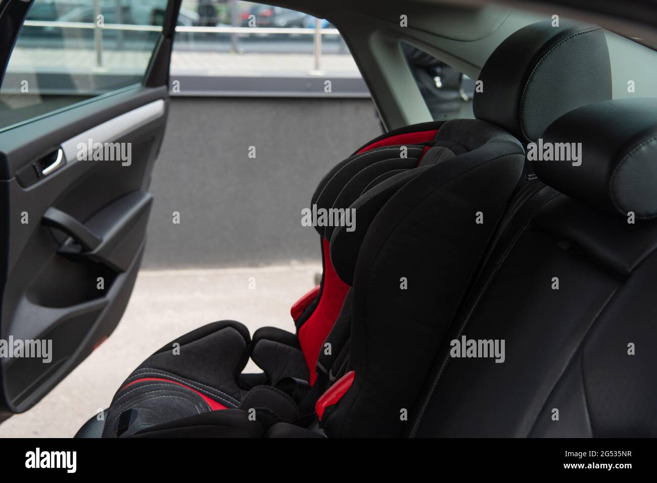 Moderne babyschale -Fotos und -Bildmaterial in hoher Auflösung – Alamy