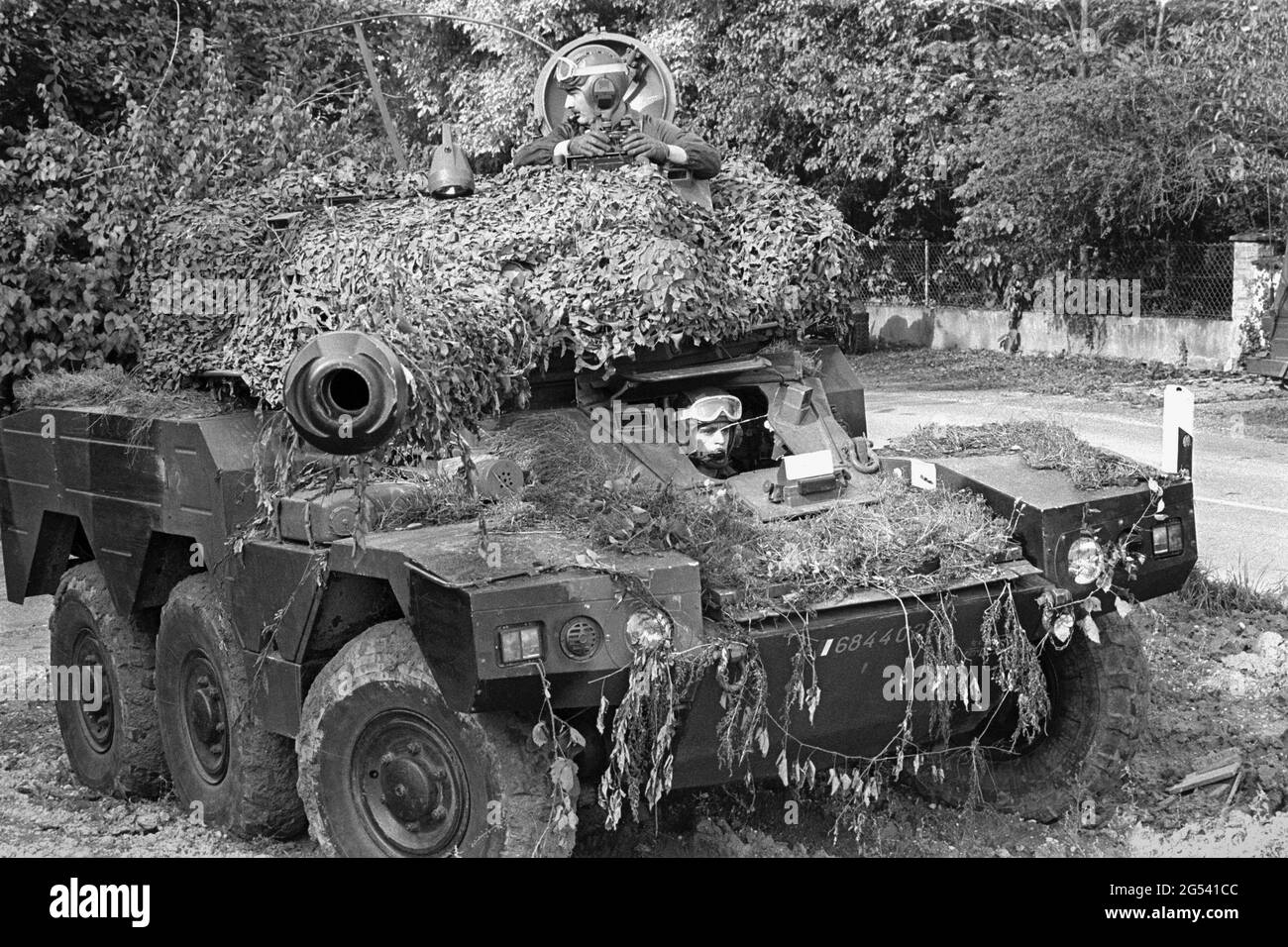- Deutsch-französische Militärübung in Bayern, Panzerwagen der ...
