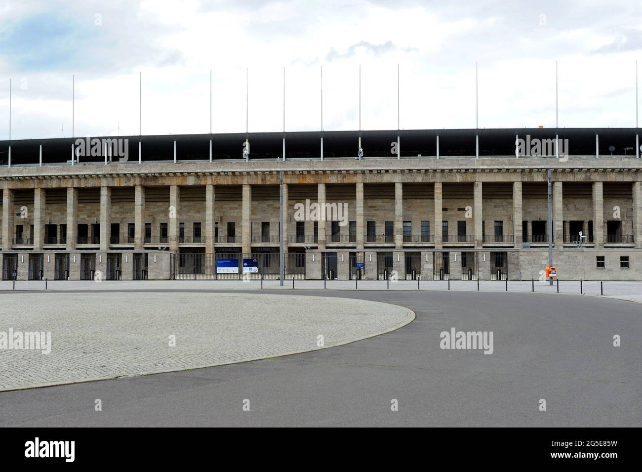 Olympiastadion, Geplant von Adolf Hitler für die Olympischen Spiele ...