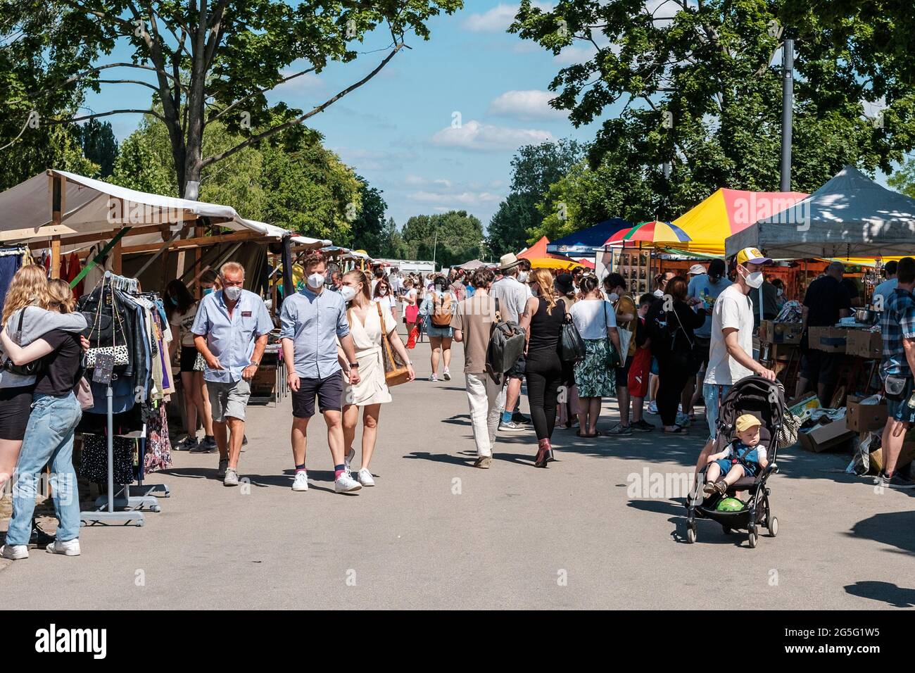 Mauerpark flohmarkt -Fotos und -Bildmaterial in hoher Auflösung – Alamy
