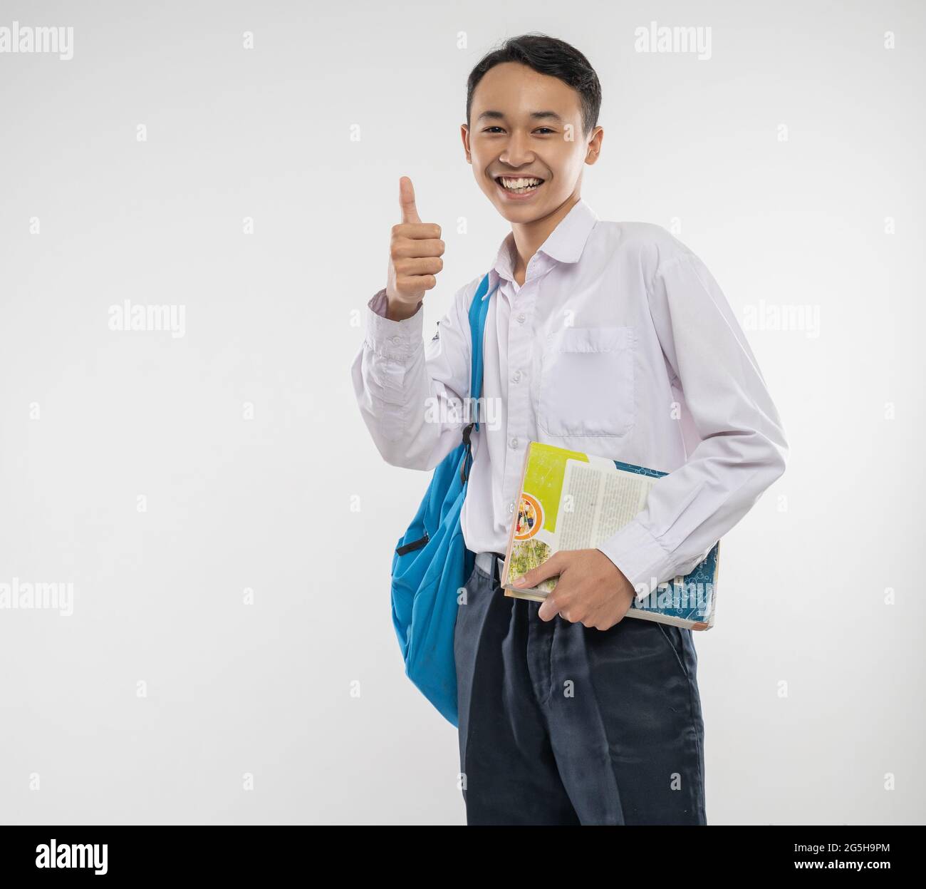 Schüler tragen schuluniform -Fotos und -Bildmaterial in hoher Auflösung – Alamy